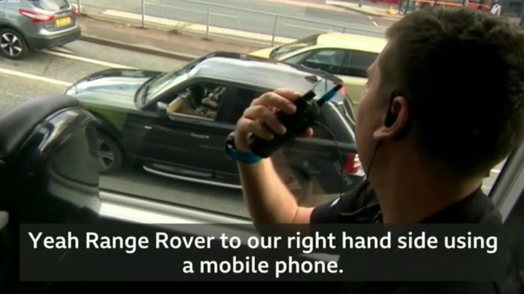 How police are now busting people using their phone while driving ...