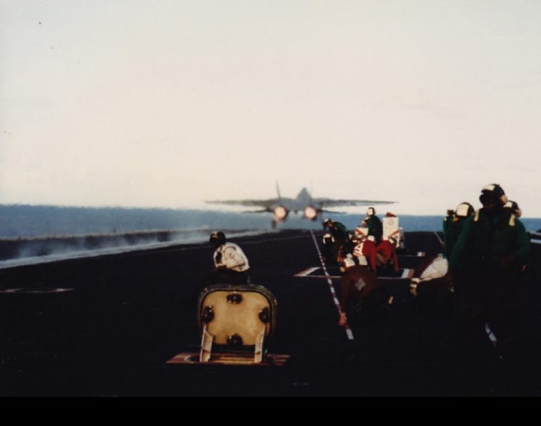 How a cheeky pilot made the greatest F-14 Tomcat flyby ever photographed